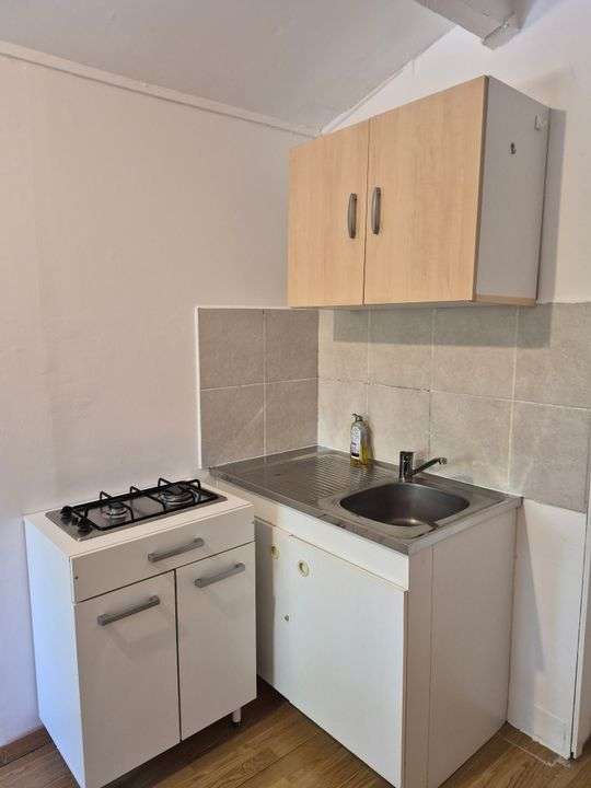 Location Appartement T1 à Arles (13104) : à louer T1 / 33m² Arles