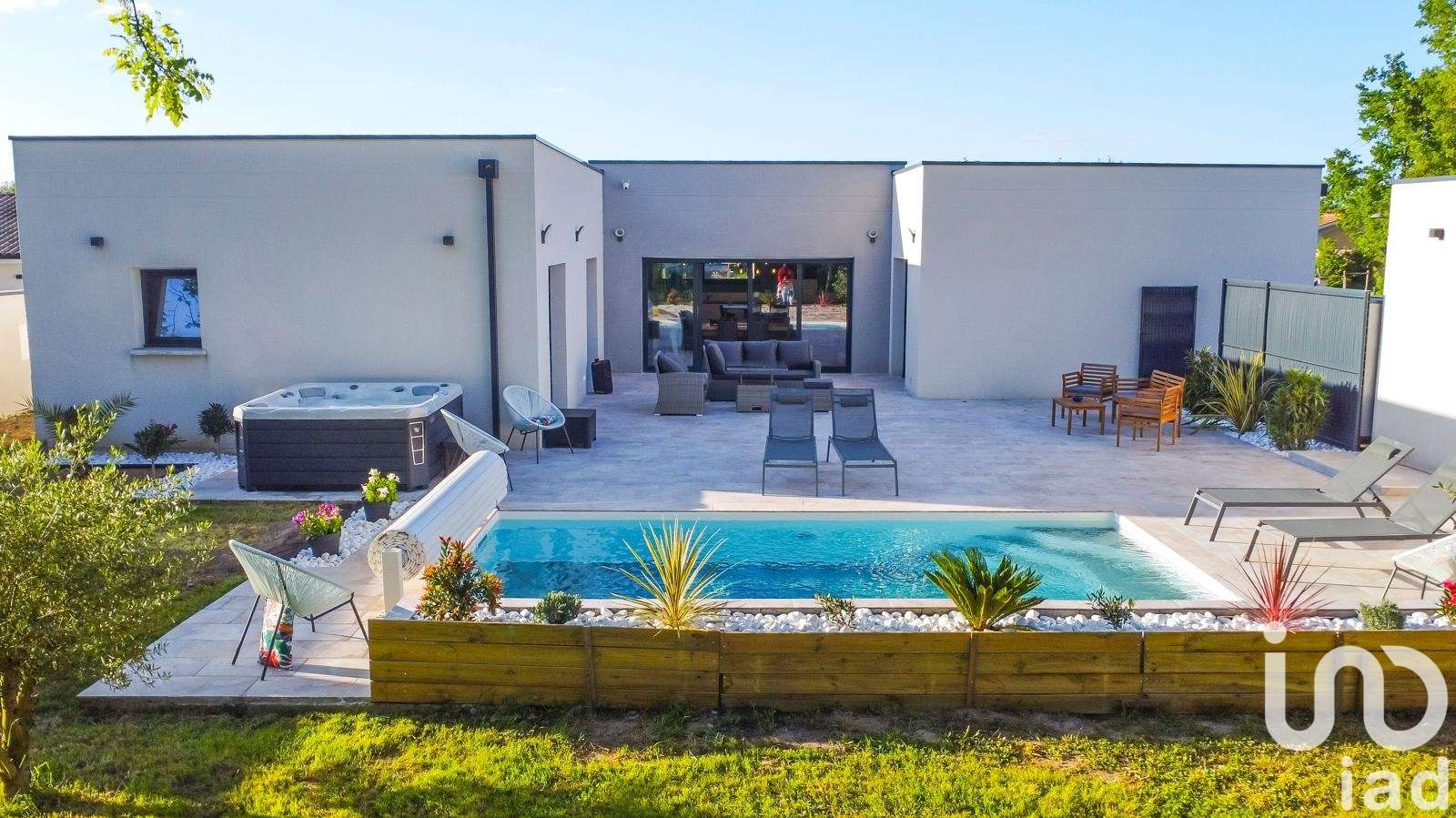 Vente Demeure d'exception Piscine à Ayguemorte-les-Graves (33640) : à ...