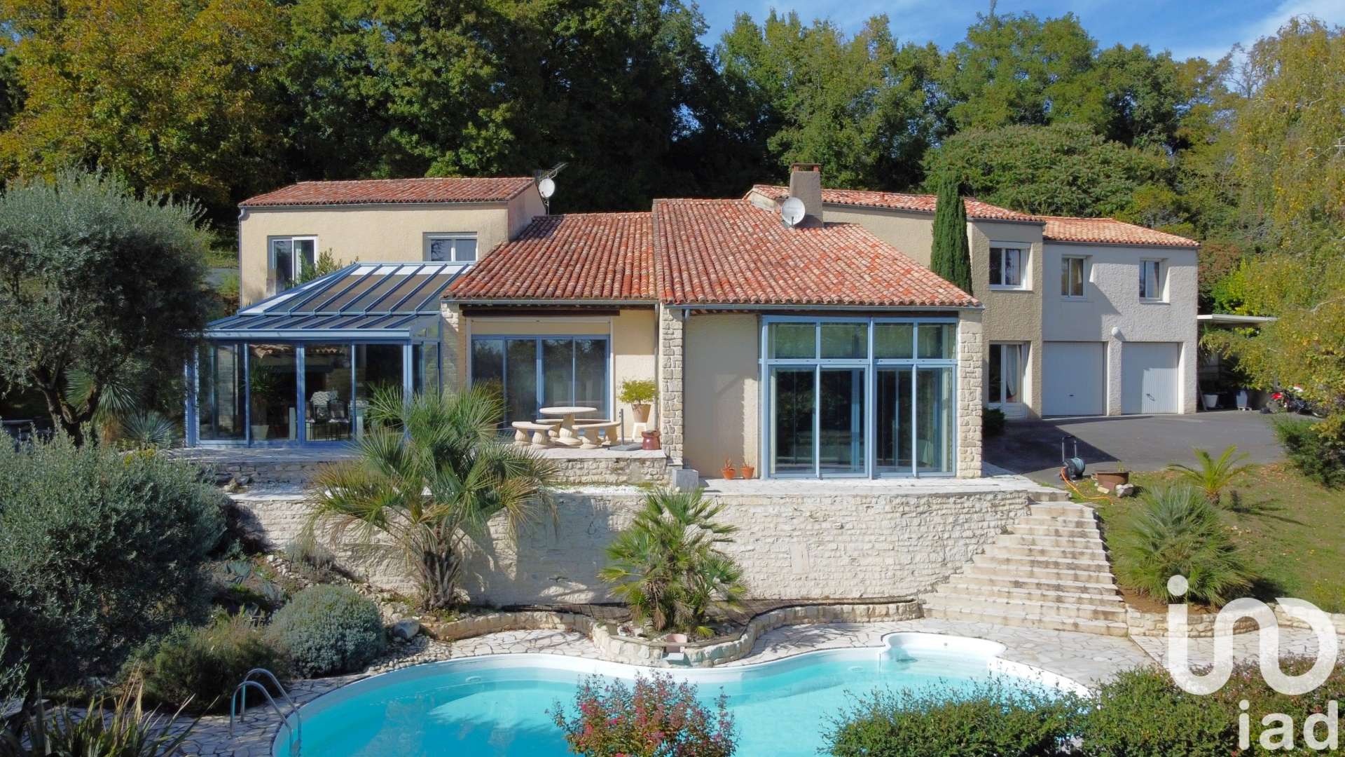 Vente Demeure d'exception Piscine à Fontenay-le-Comte (85200) : à ...