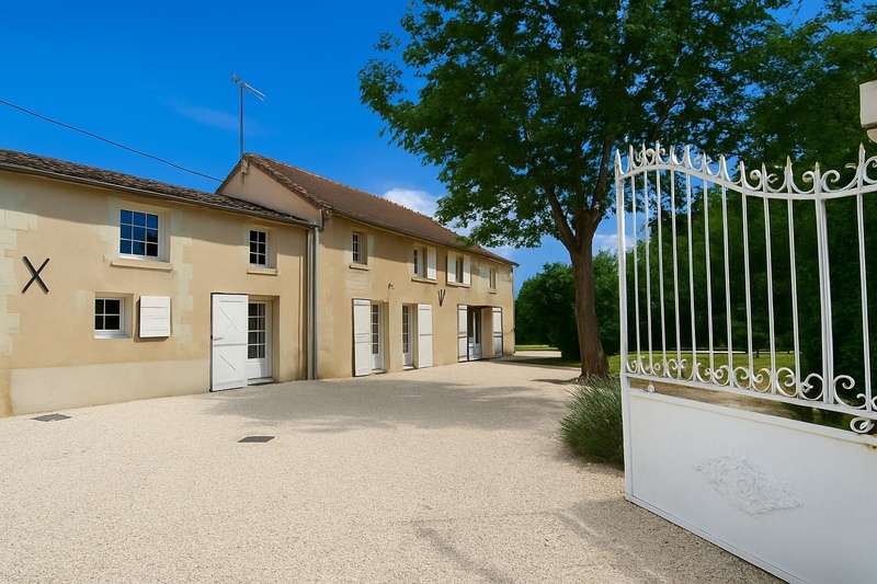 Vente Longère et corps de ferme à Ouzilly (86380) : à vendre / 157m² ...