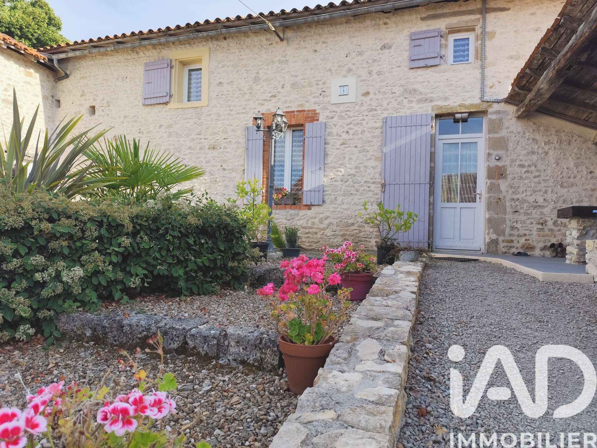 Vente Maison Piscine à Saint-Claud (16450) : à vendre Piscine / 180m² ...