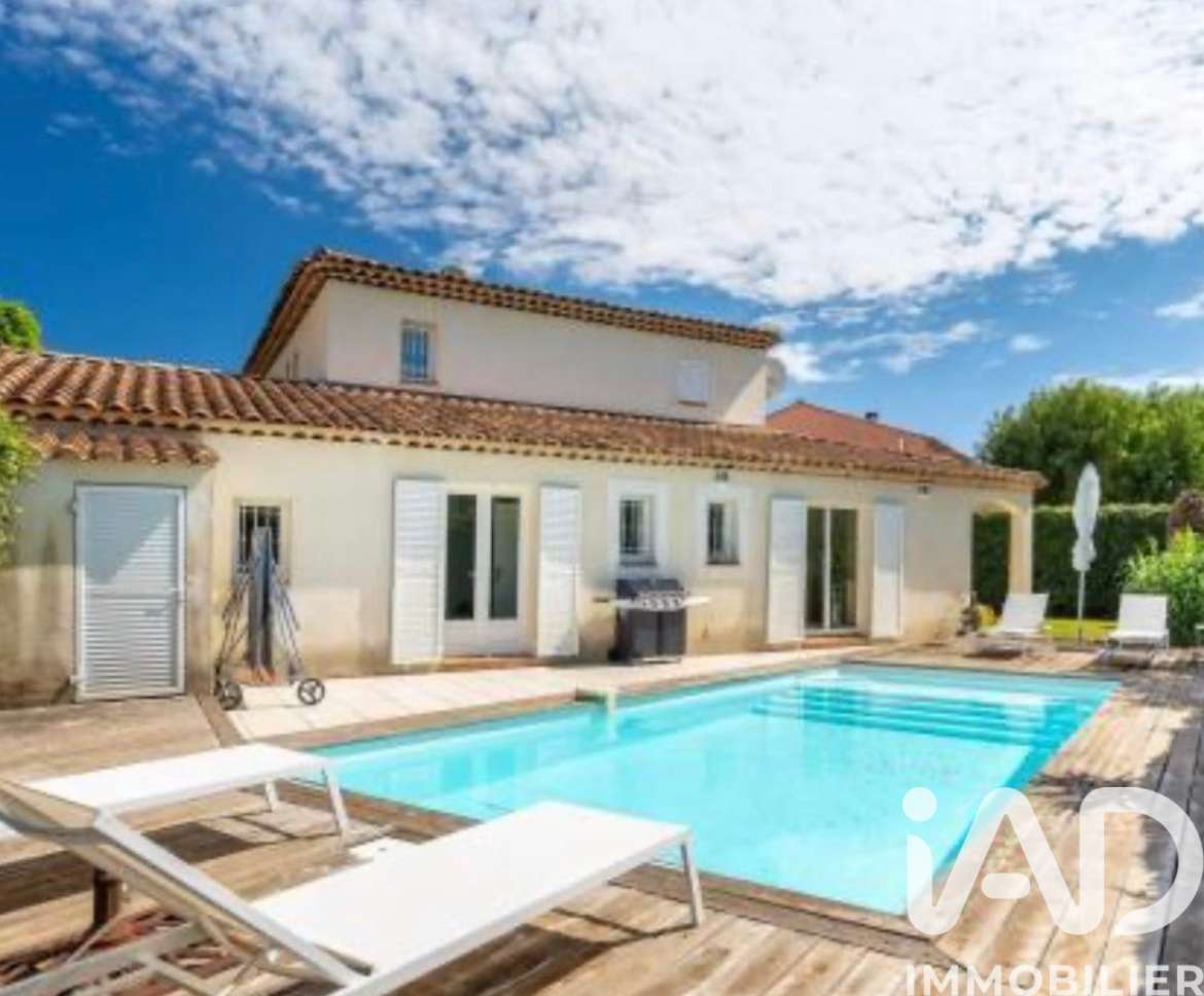 Vente Maison Piscine à Saint-Cyr-sur-Mer (83270) : à vendre Piscine ...