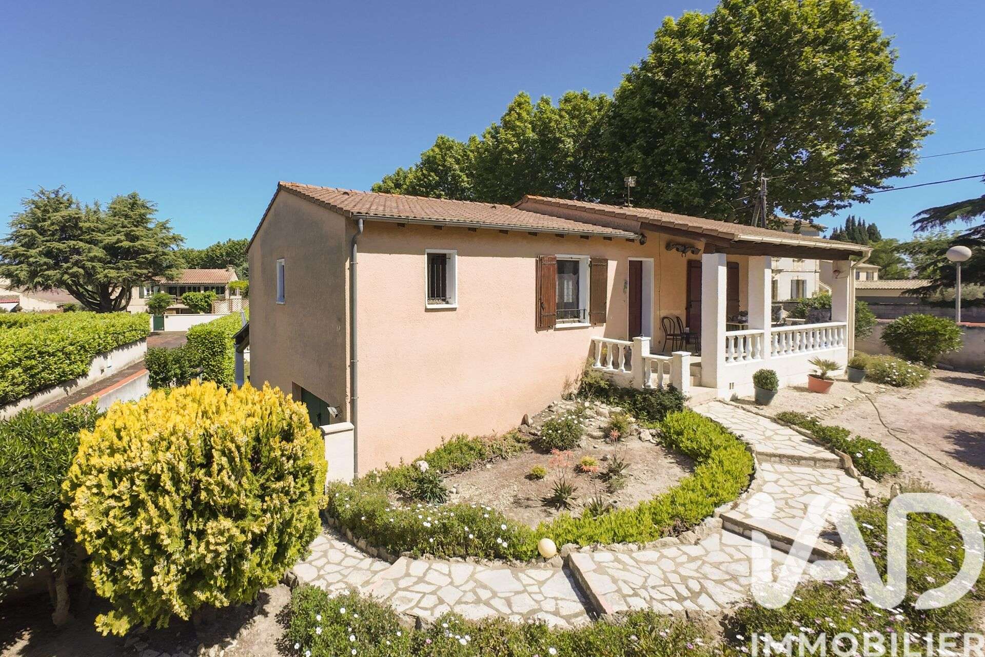 Vente Maison Piscine à Saint-Étienne-du-Grès (13103) : à vendre Piscine ...