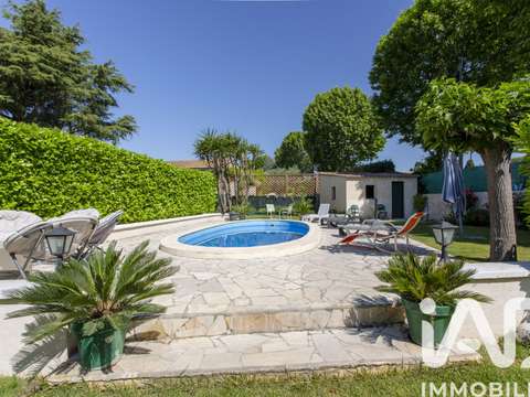 Vente Maison Piscine à Saint-Étienne-du-Grès (13103) : à vendre Piscine ...