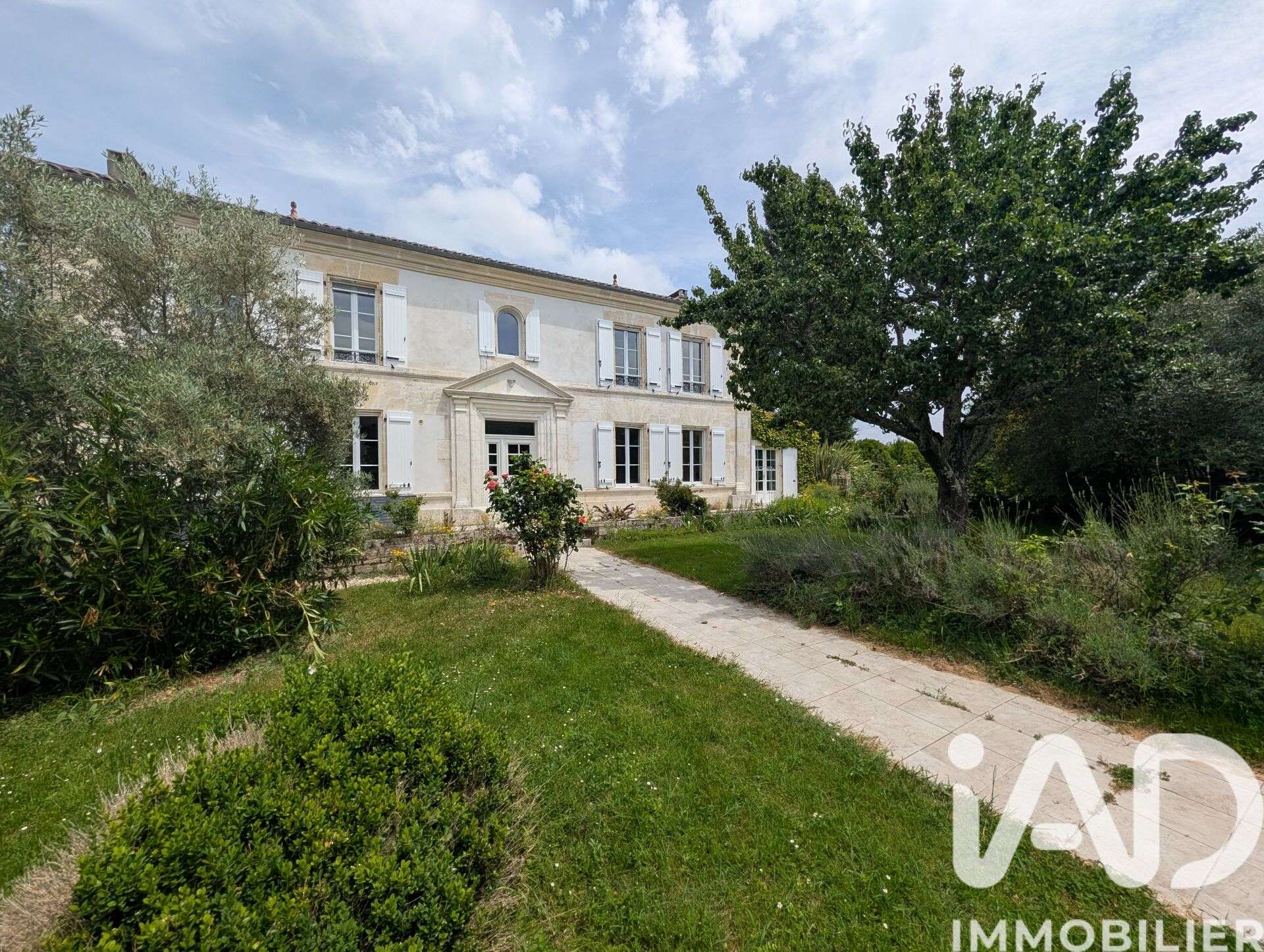 Vente Maison à Sainte-Sévère (16200) : à vendre / 298m² Sainte-Sévère